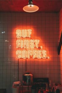 21 Kitchen Wall Decor Ideas to Spice Up Your Walls | Displate Blog