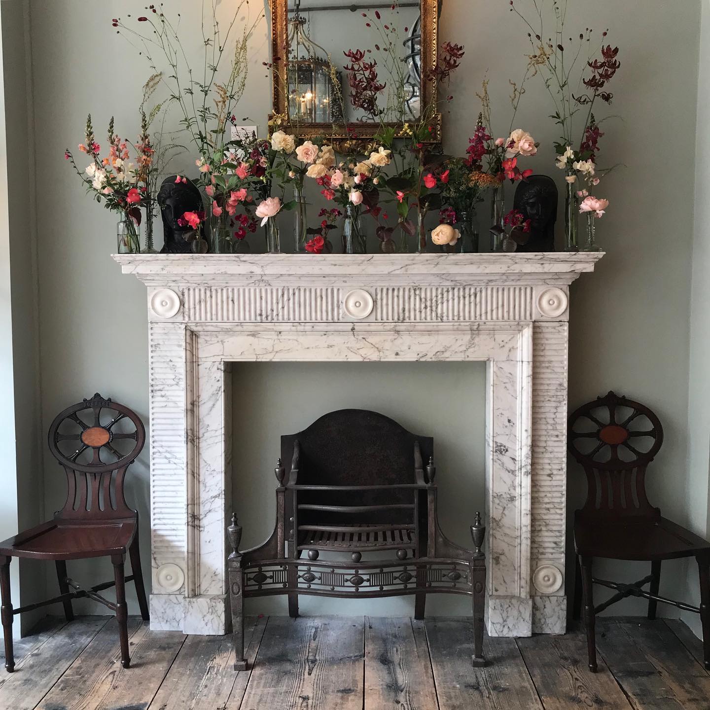 30 Top Fireplace Mantel Decor Ideas for Every Interior | Displate Blog