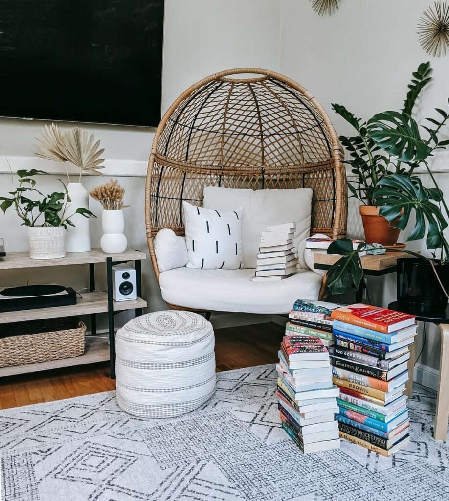 31 Dreamy Reading Nook Ideas to Curl up with a Book in 2023 | Displate Blog